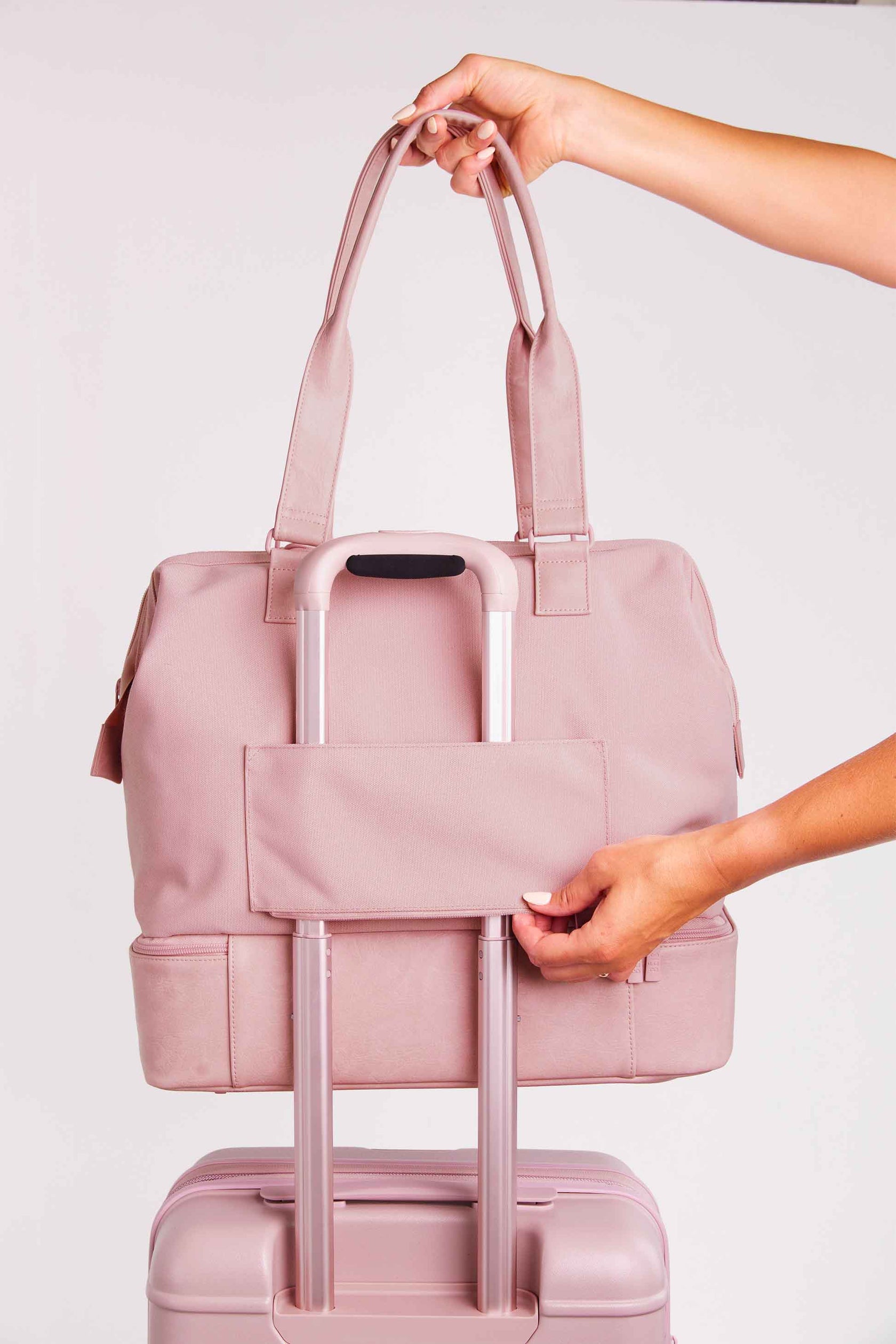 BÉIS 'The Mini Weekender' in Atlas Pink - Small Weekend & Overnight Bag ...