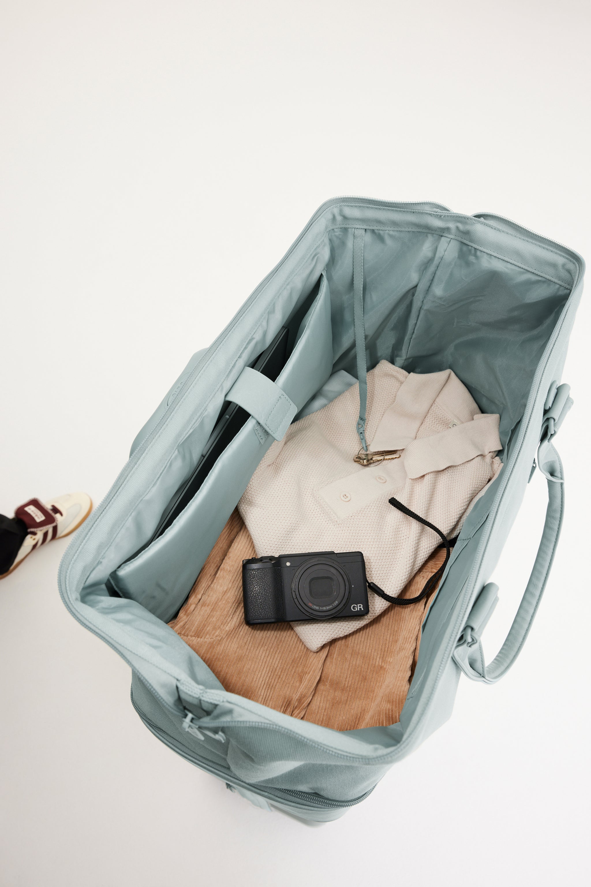 BÉIS 'The Weekender' In Slate - Overnight & Weekend Bag For Travel In ...