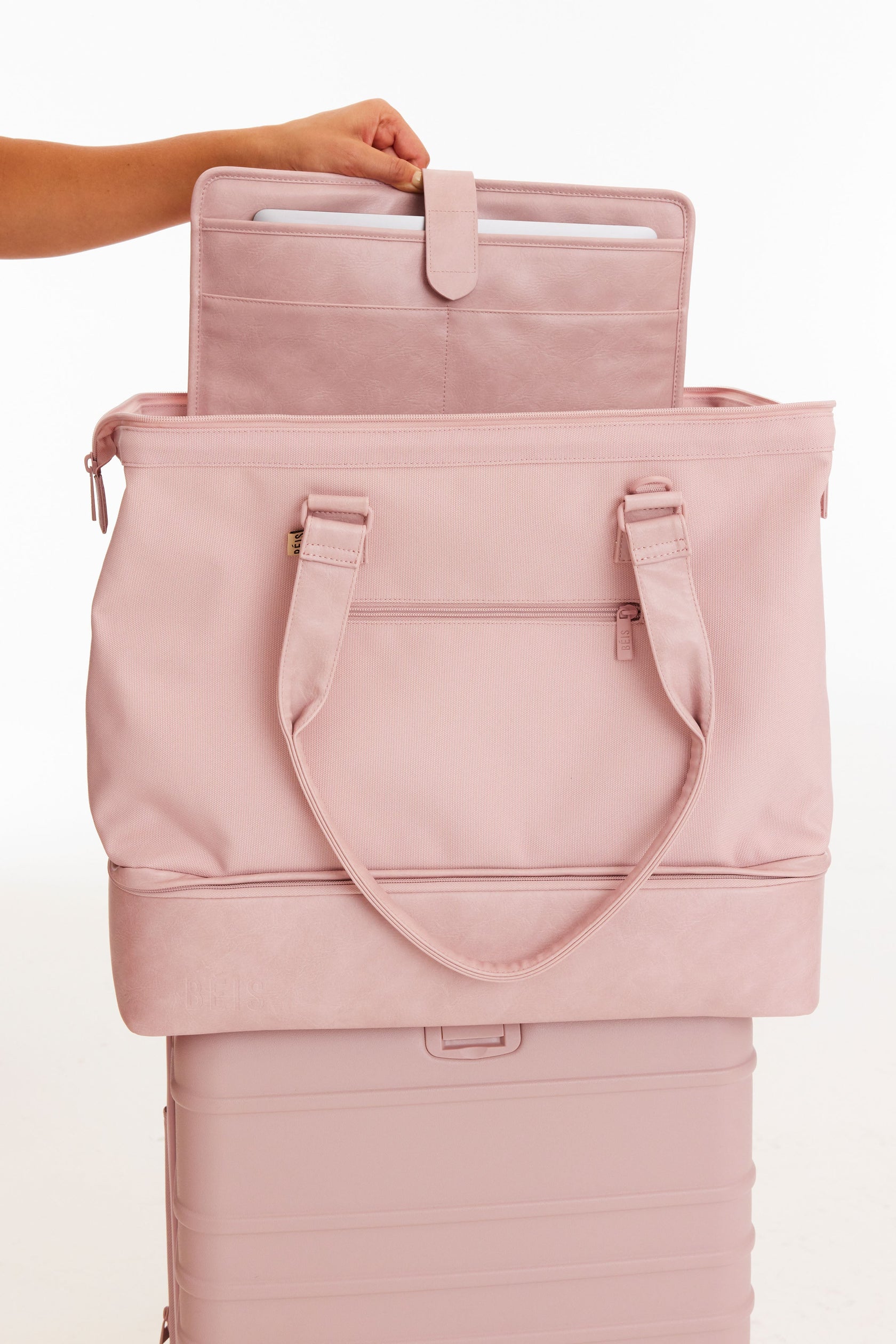 BÉIS 'The Convertible Weekender' in Atlas Pink - Pink Weekender Bag ...