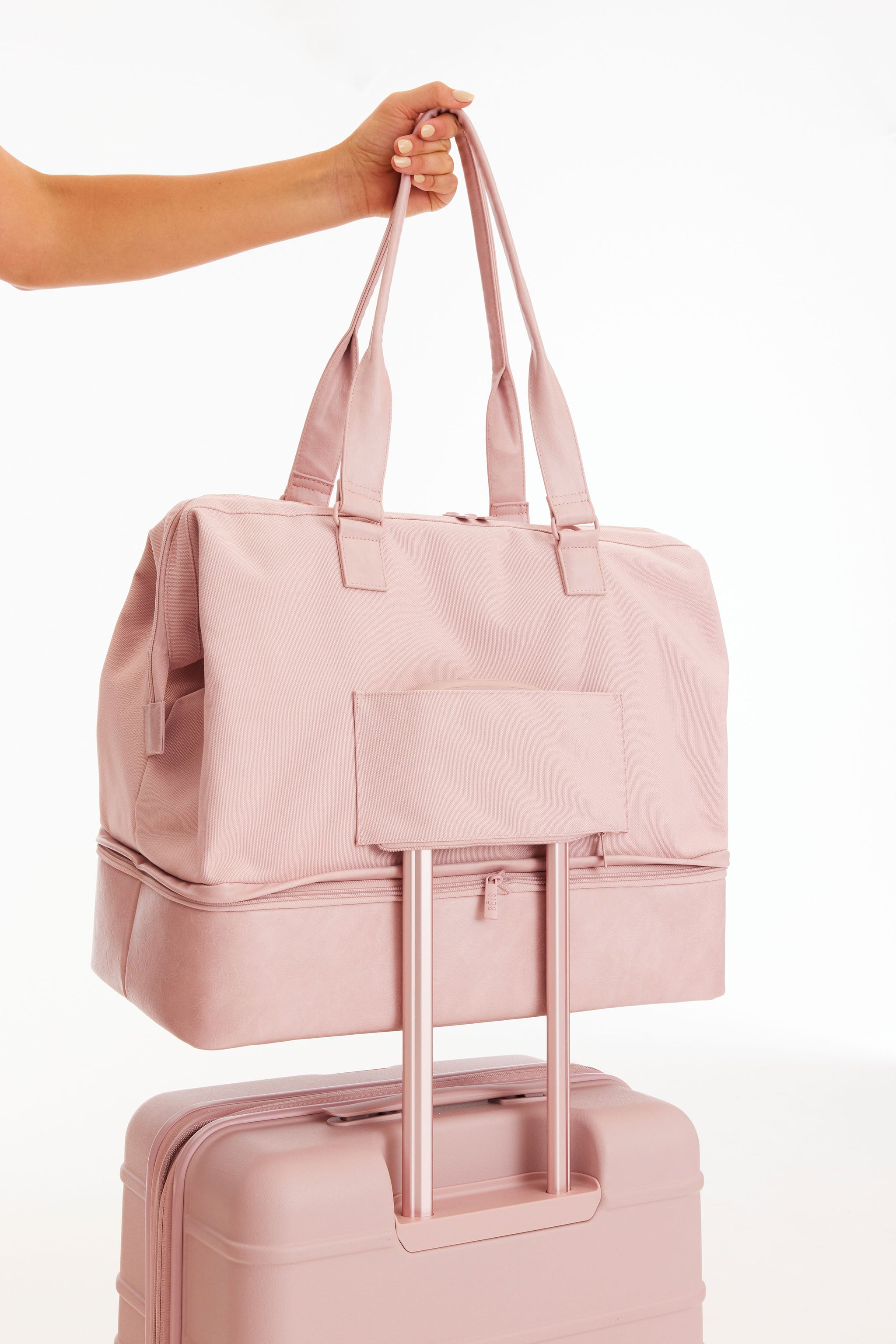 BÉIS 'The Convertible Weekender' in Atlas Pink - Pink Weekender Bag ...