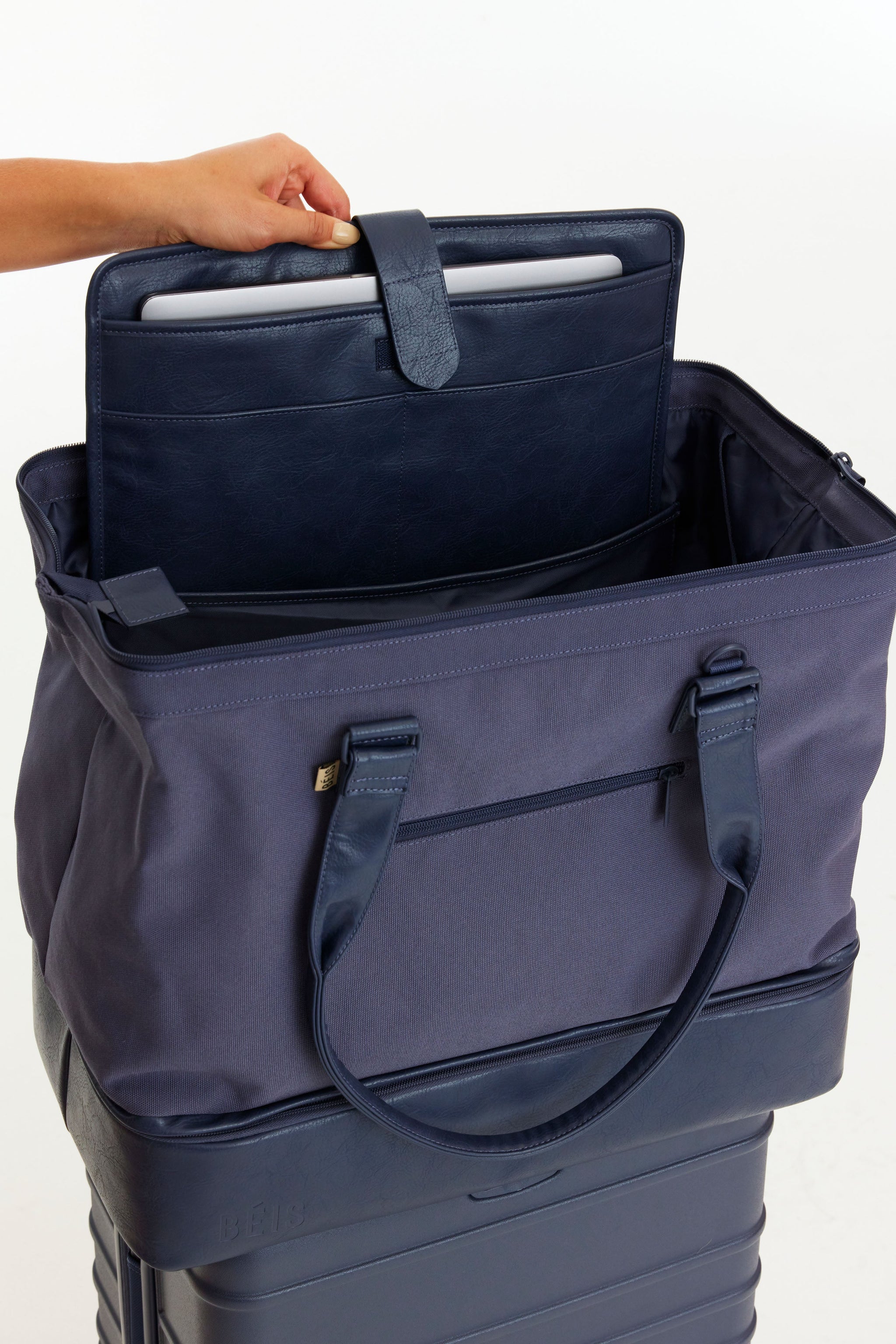BÉIS 'The Convertible Weekender' in Navy - Blue Overnight Bag & Weekend ...