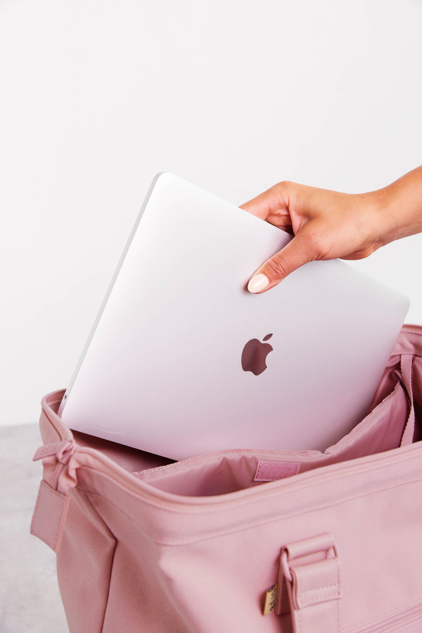 BÉIS 'The Mini Weekender' in Atlas Pink - Small Weekend & Overnight Bag ...