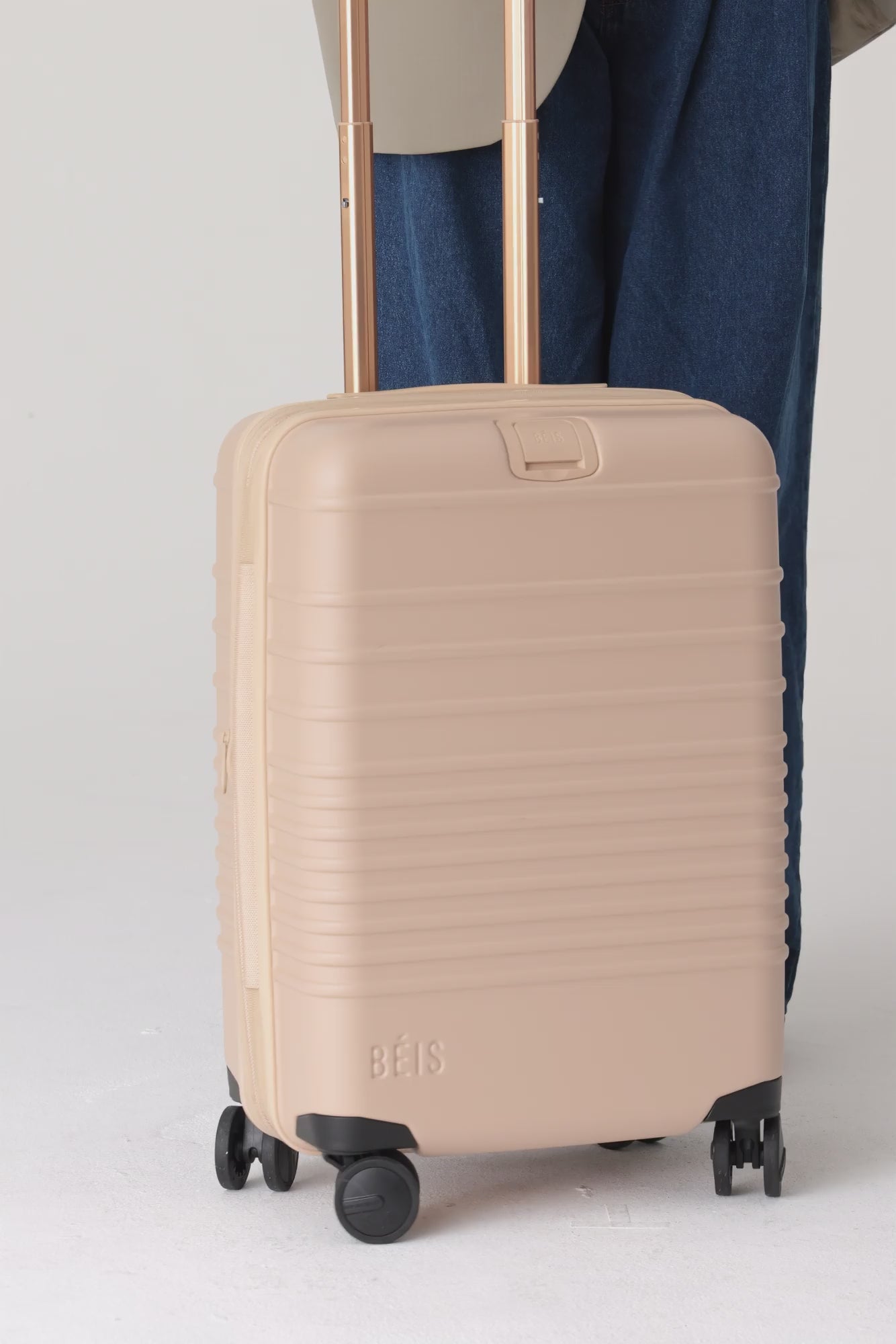 BÉIS 'The Carry-On Roller' in Beige - 21" Carry On Beige Suitcases ...