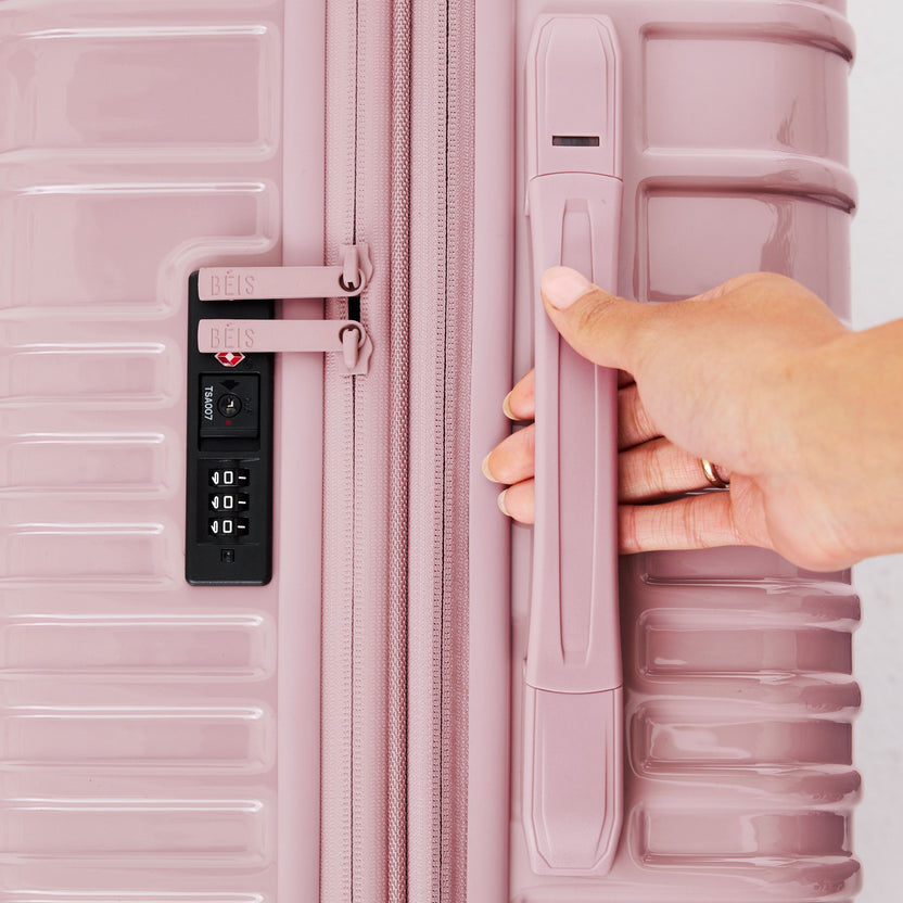 BÉIS 'The Medium Check-In Roller' in Atlas Pink - 26" Checked Baggage ...