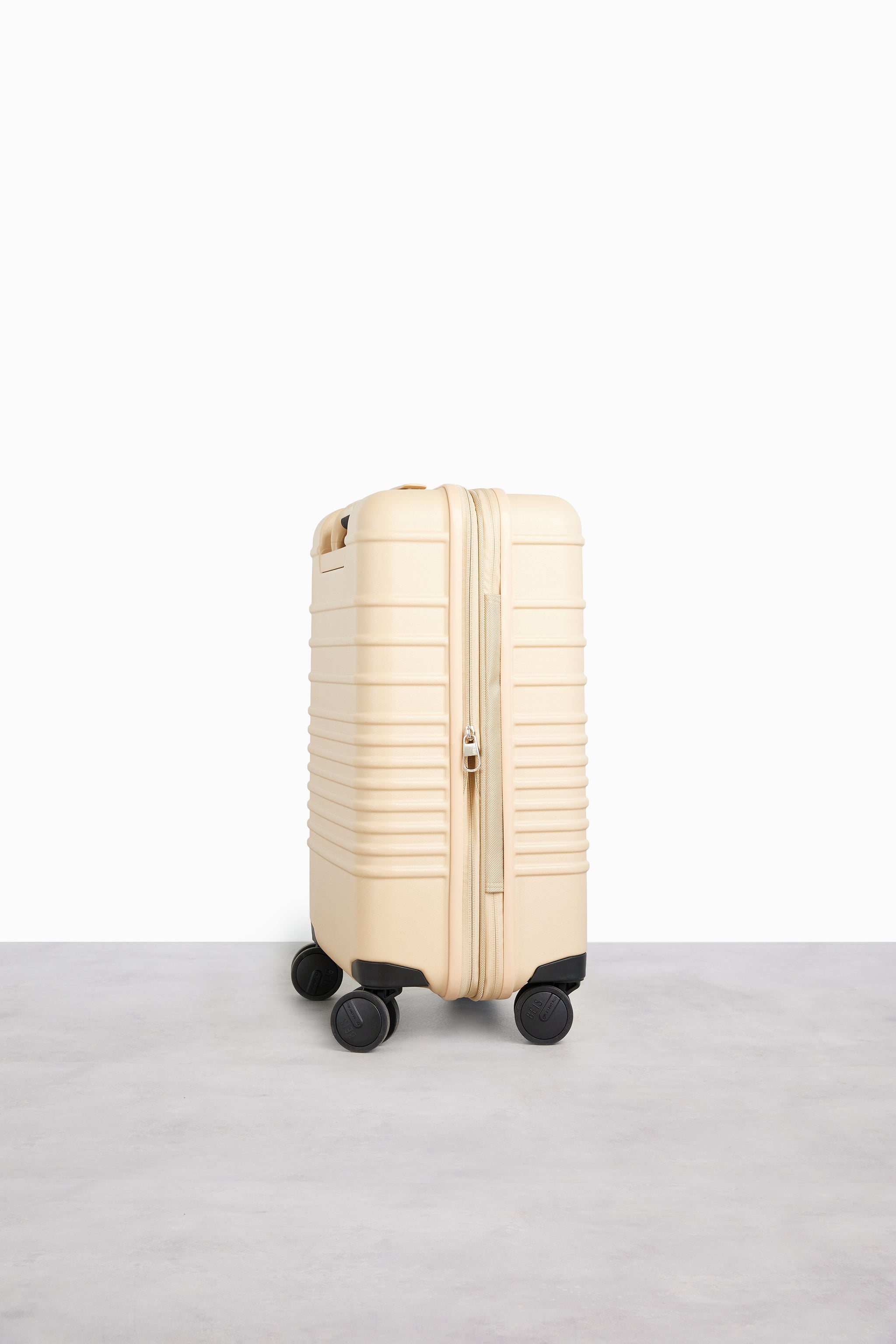BÉIS 'The Carry-On Roller' in Beige - 21" Carry On Beige Suitcases ...