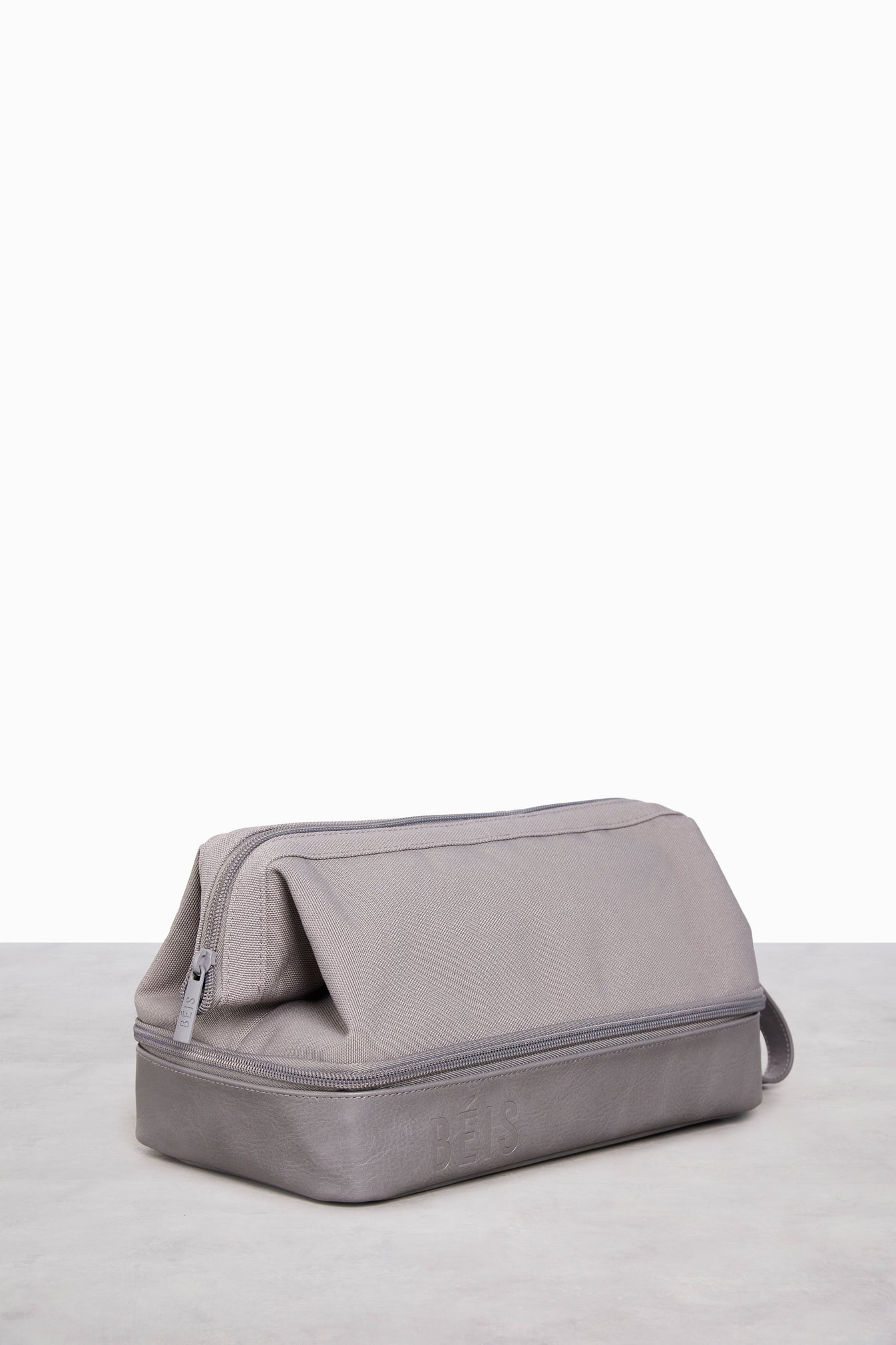 BÉIS 'The Dopp Kit' In Grey - Grey Travel Toiletry Bag & Toiletry Kit