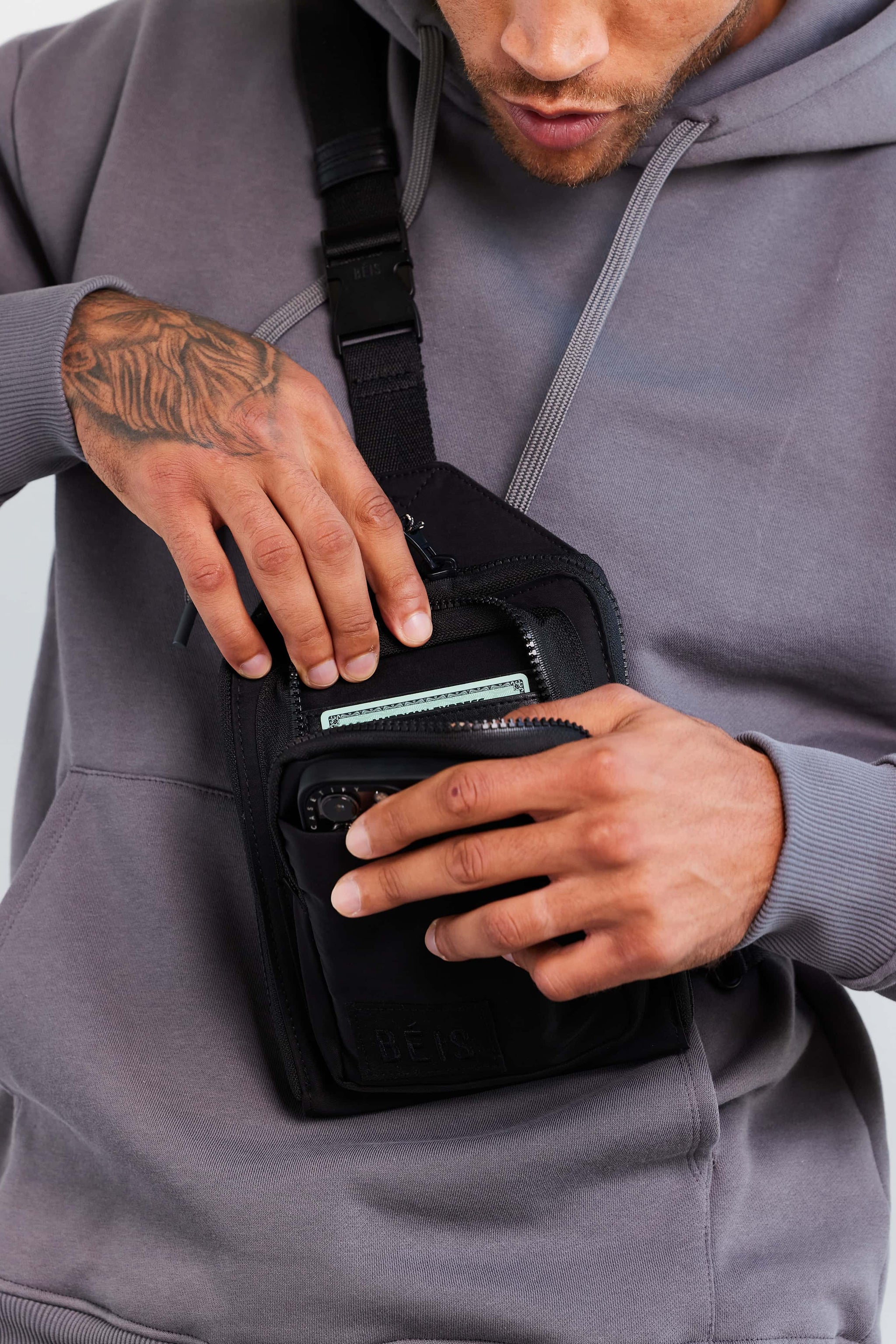 BÉIS 'The Sport Sling' in Black - Crossbody Athletic Gym Bag | BÉIS ...