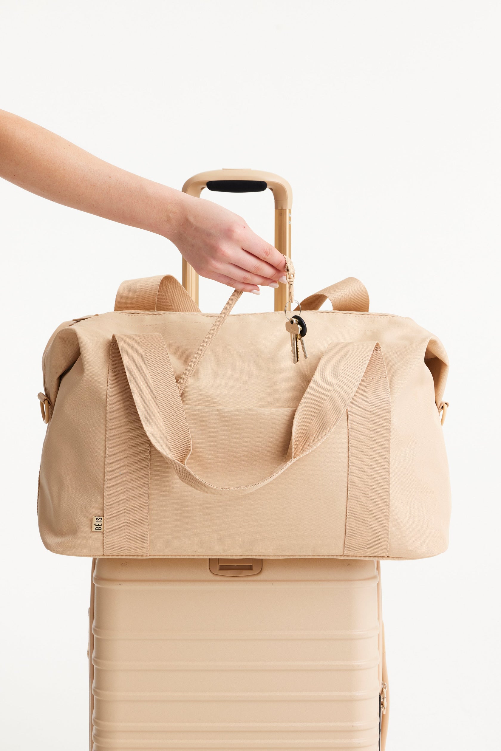 BÉIS 'The BÉISics Duffle' in Beige - Large Travel Duffle Bag in Beige ...