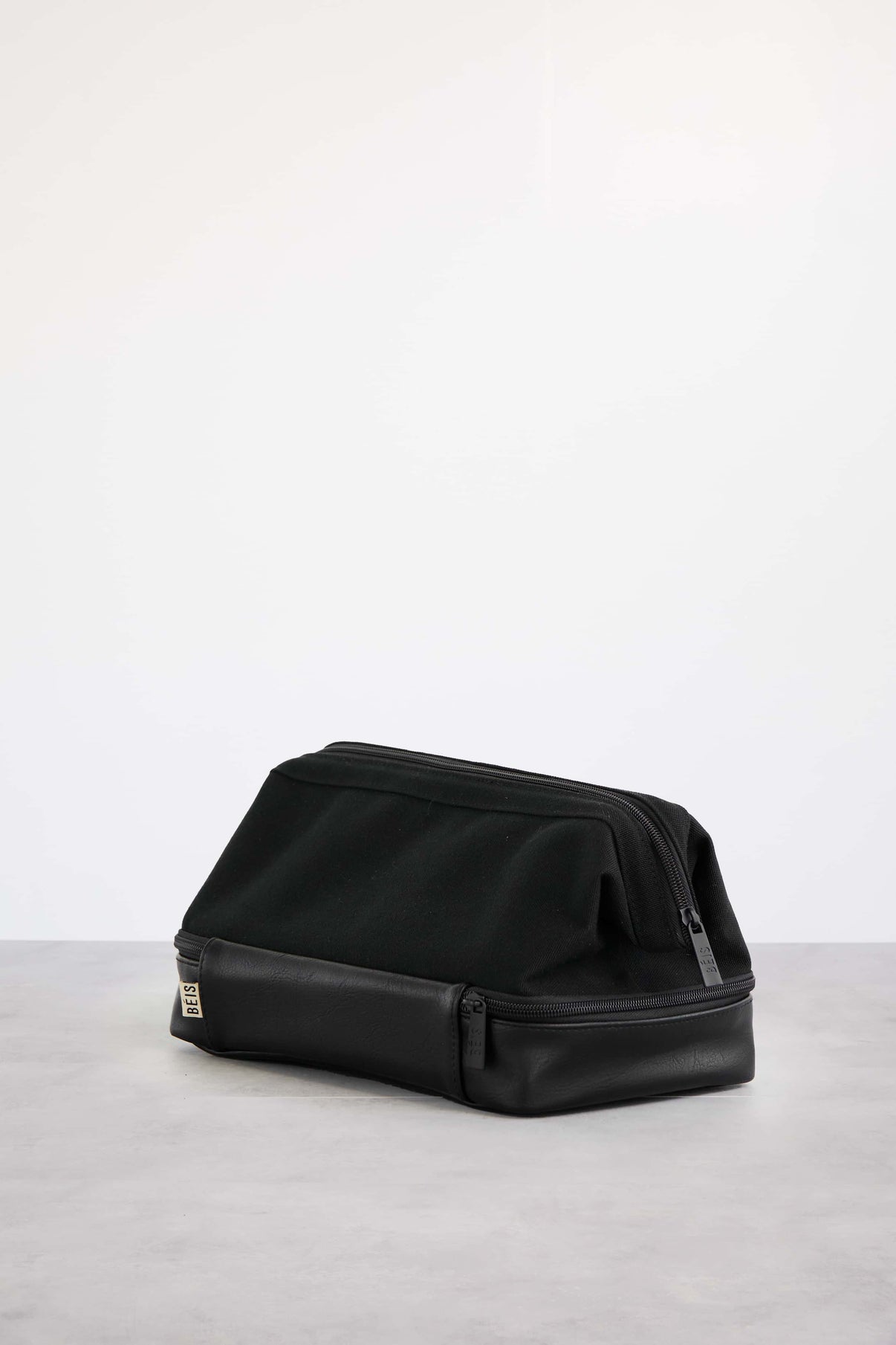 BÉIS 'The Dopp Kit' in Black - Travel Dopp Kit For Toiletries