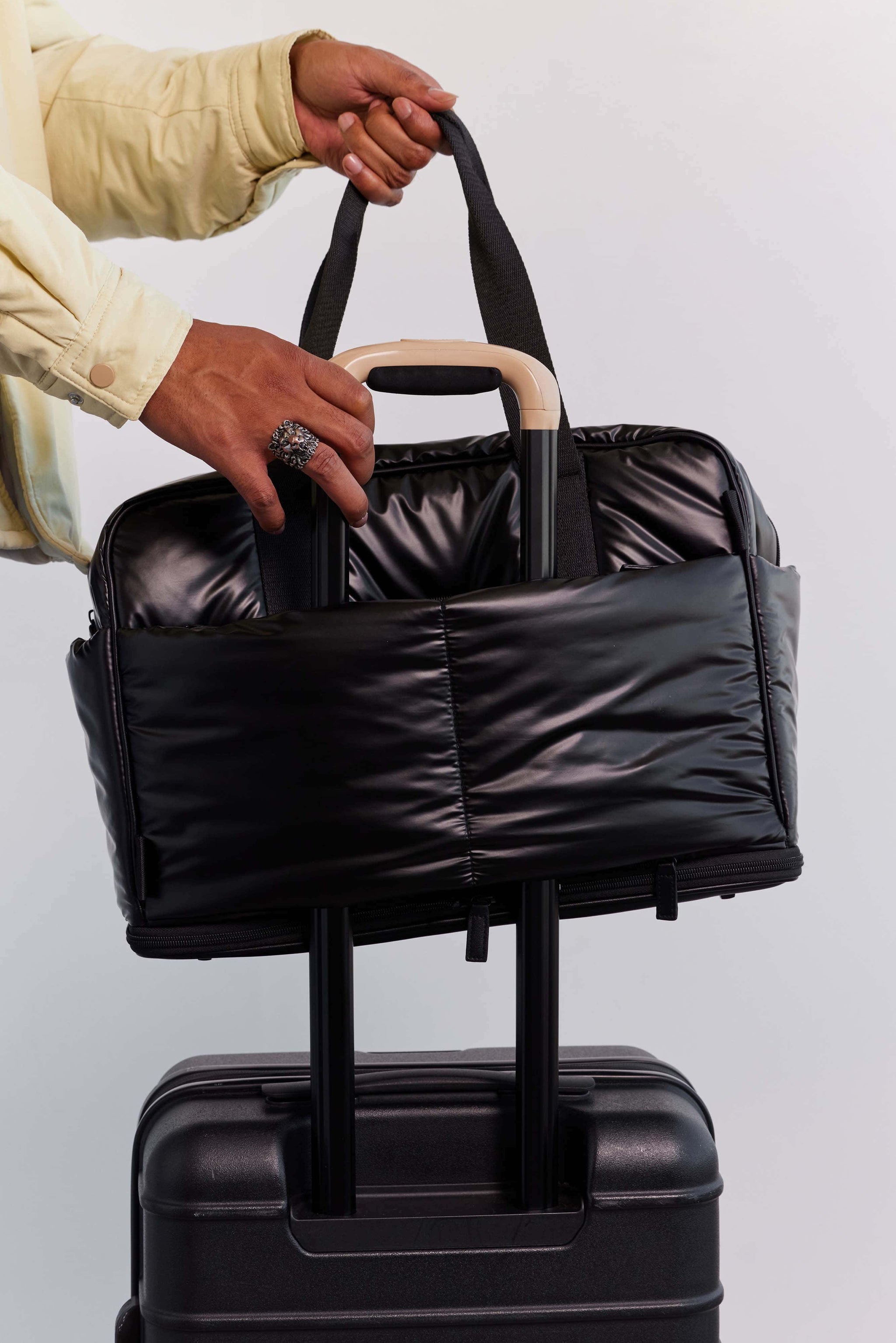 BÉIS 'The Expandable Duffle Bag' in Black | BÉIS Travel CA