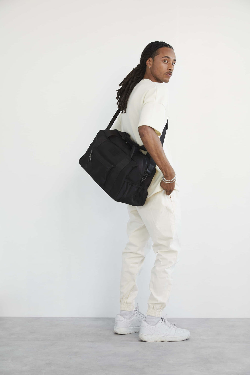 BÉIS 'The Sport Duffle' in Black - Black Gym Duffle Bag