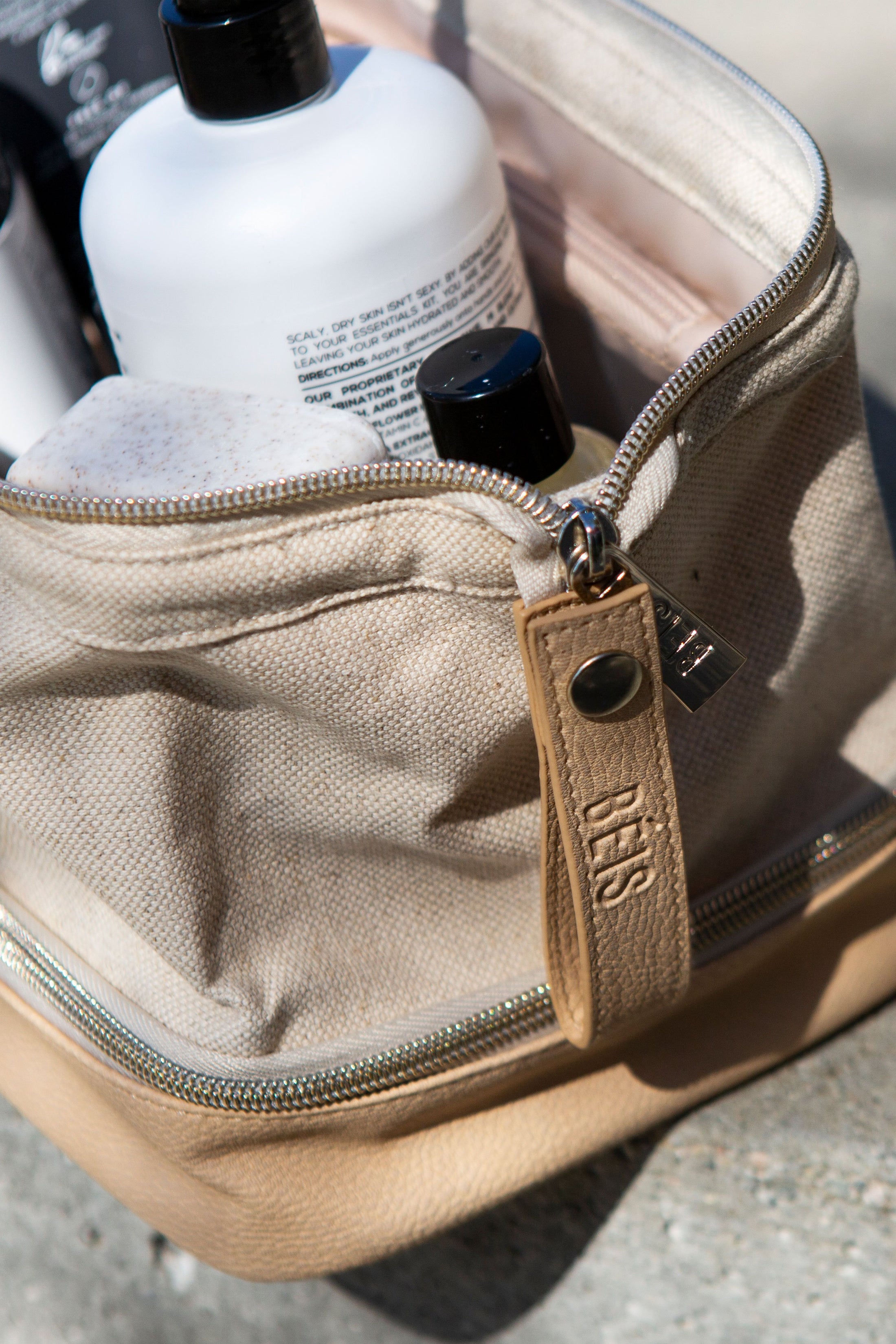 BÉIS 'The Dopp Kit' in Beige - Beige Travel Toiletry Bag & Toiletry Kit ...